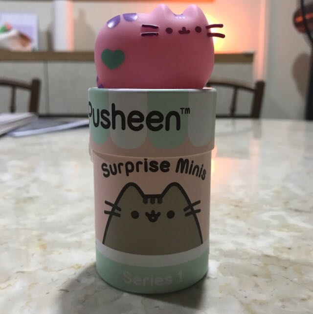 Pusheen Surprise Vinyl Minis [Series 1] {PINK PUSHEEN WITH GREEN HEART ...