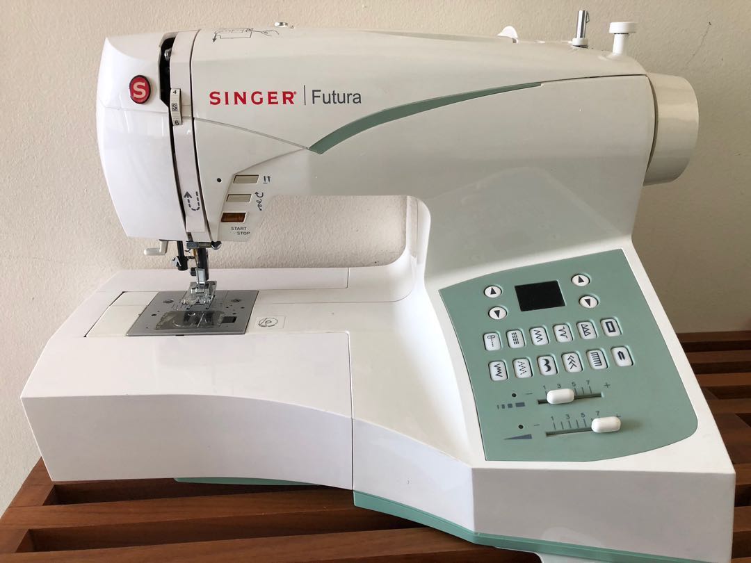 Singer Futura CE250 Sewing & Embroidery Machine, Hobbies & Toys ...