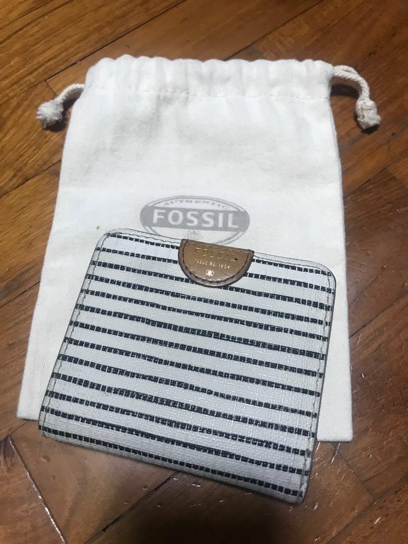 Fossil Wallet, Women's Fashion, Bags & Wallets, Wallets on Carousell