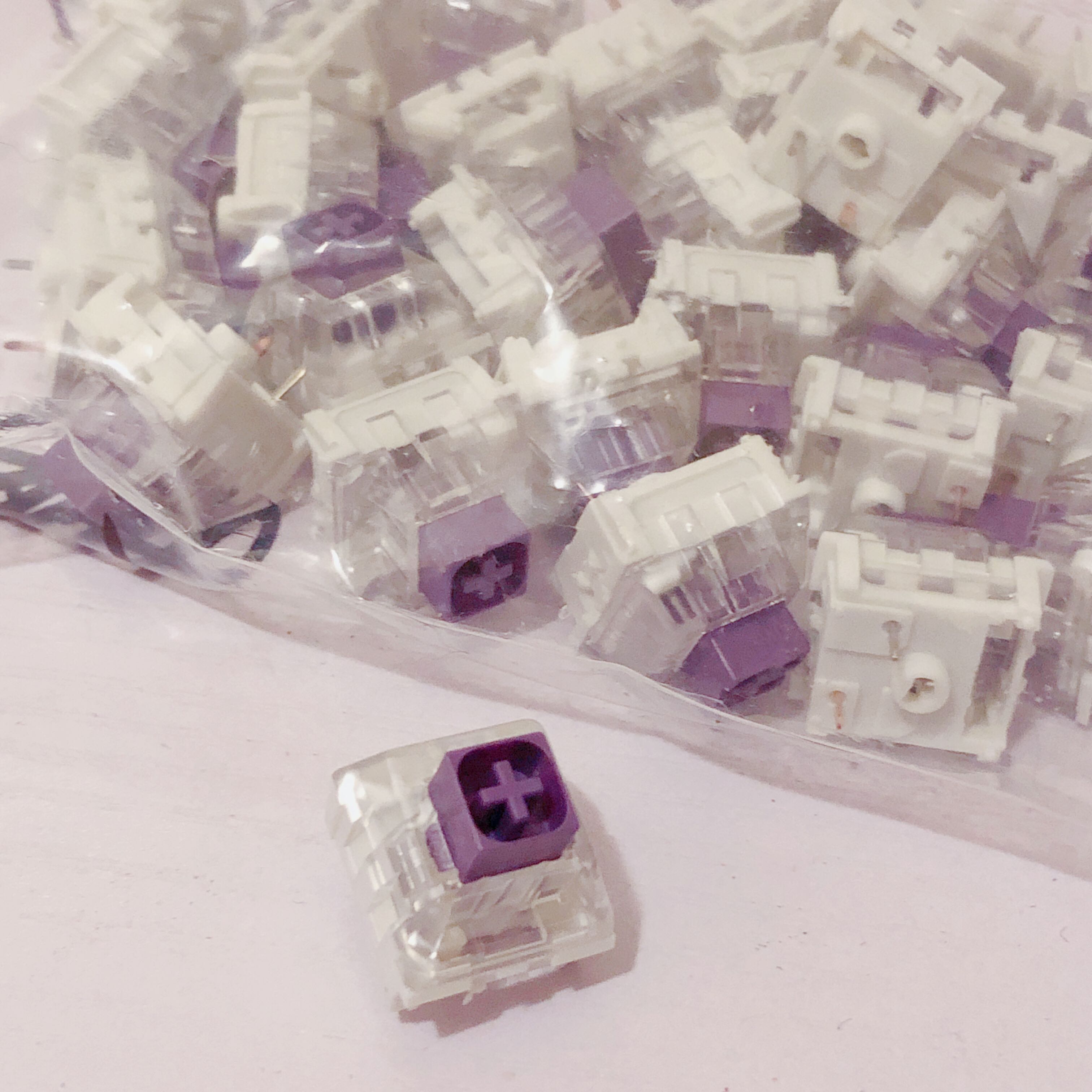 Kailh box royal switch 凱華box軸 30pcs, 傢俬＆家居, 其他, 家居改善及收納用品 - Carousell