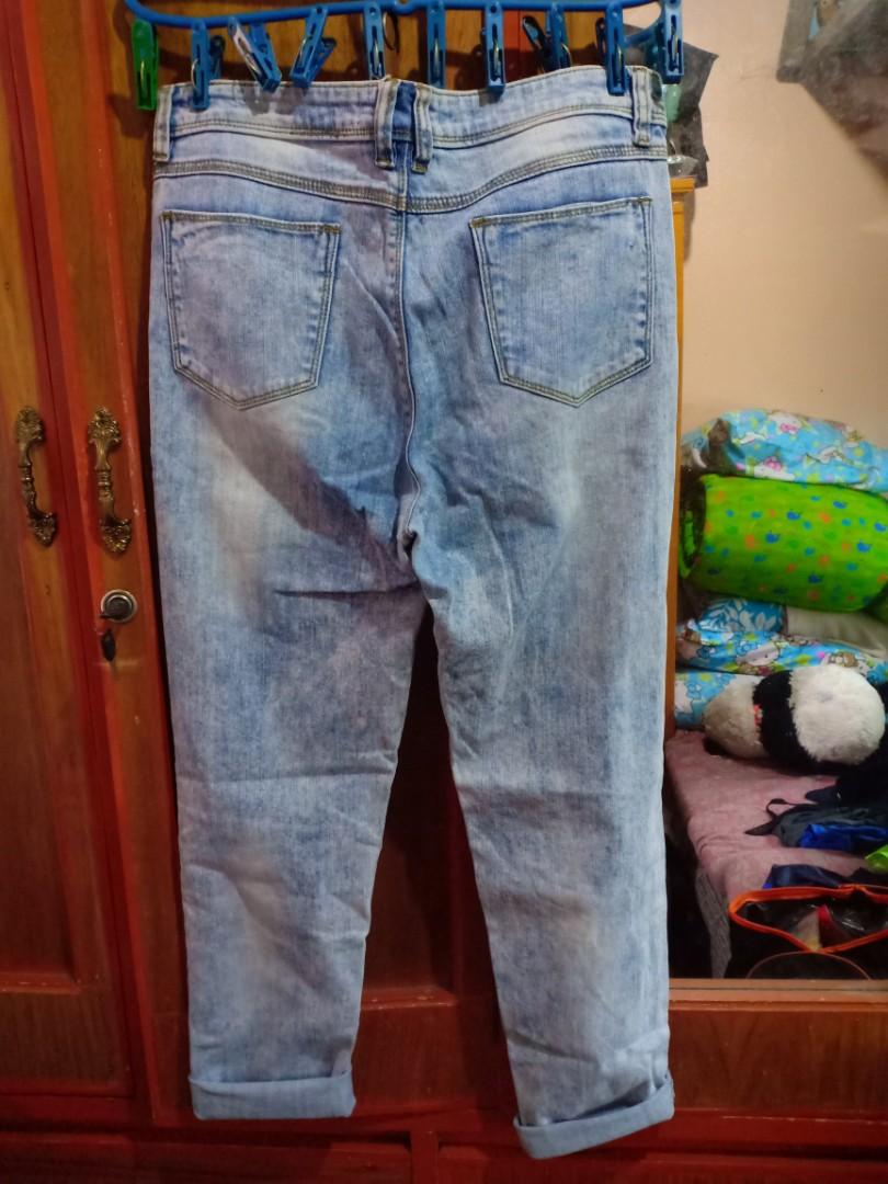 SM Woman GF Ripped Jeans, Women's Fashion, Bottoms, Jeans on Carousell