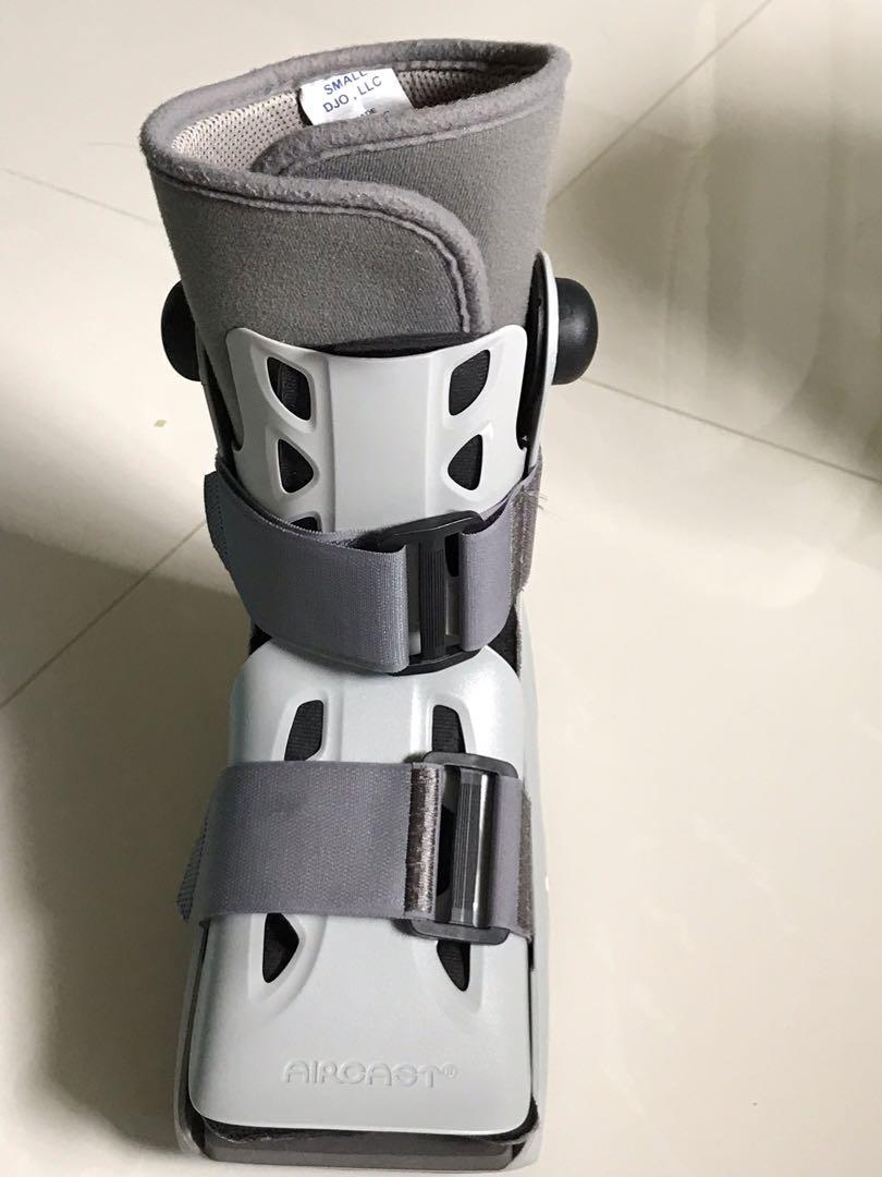 Aircast Airselect Short walking boot size Small, Health & Nutrition ...
