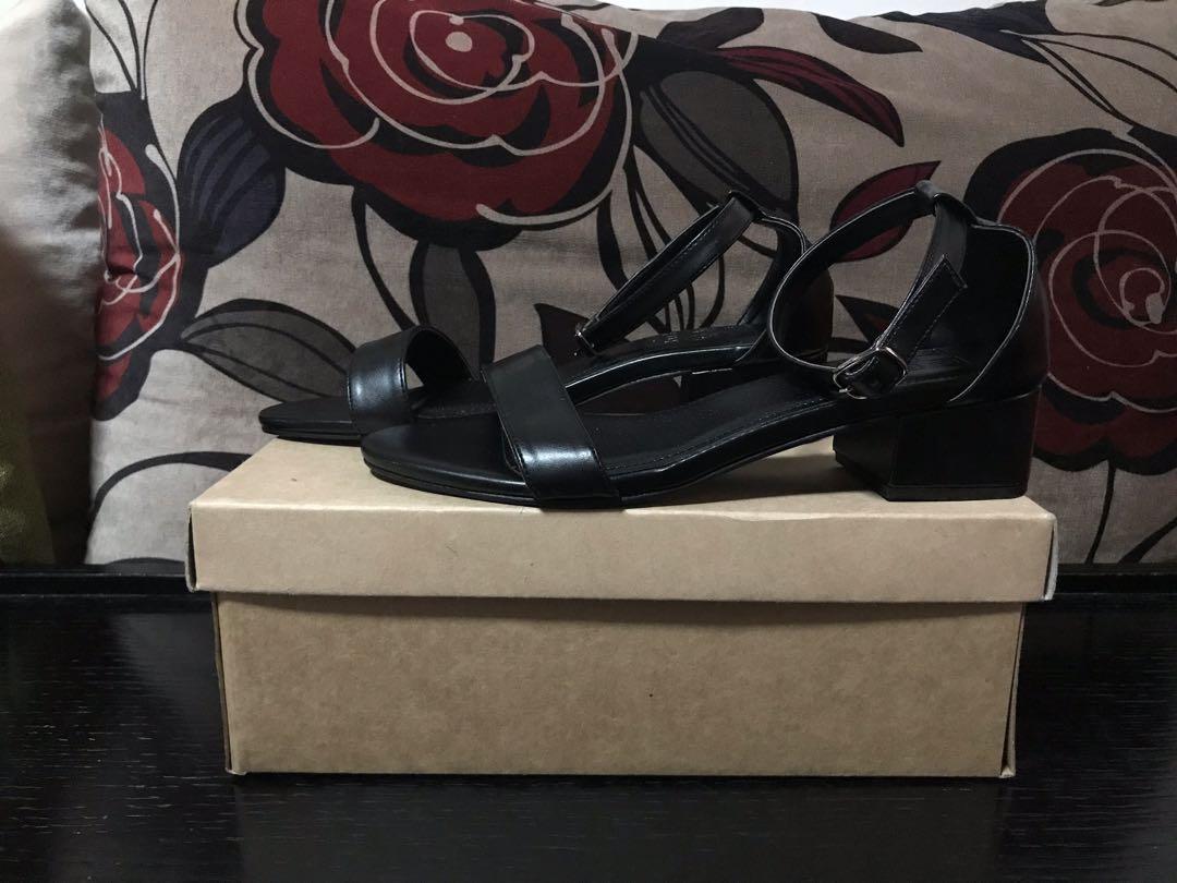 HUE MANILA HAILEY STRAP SHOES, Women's Fashion, Footwear, Sneakers on ...