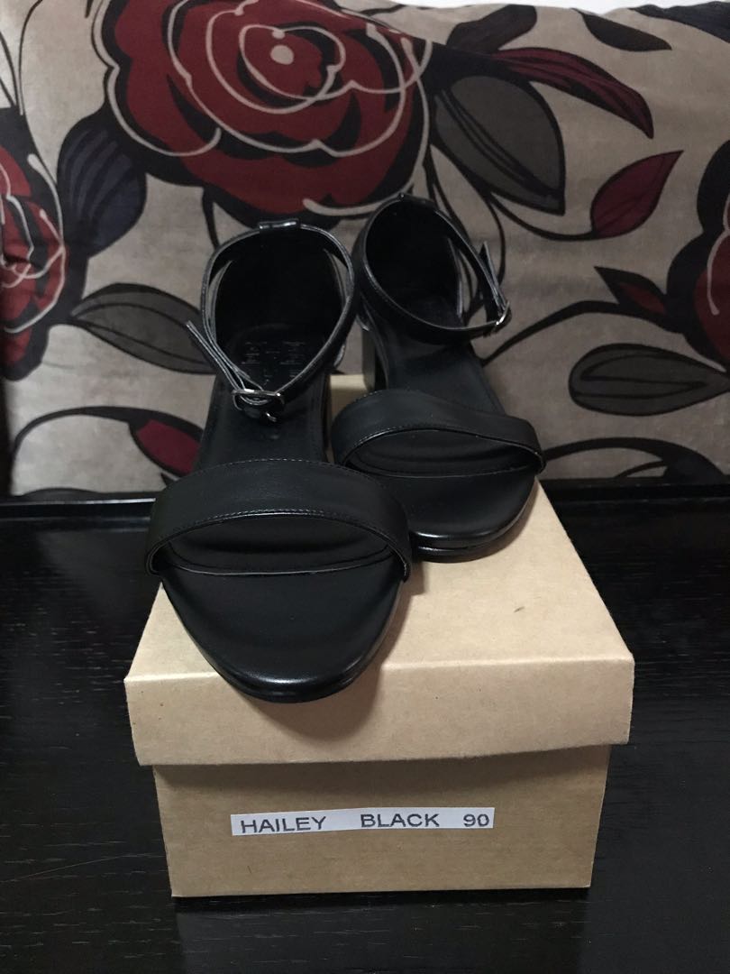 HUE MANILA HAILEY STRAP SHOES, Women's Fashion, Footwear, Sneakers on ...