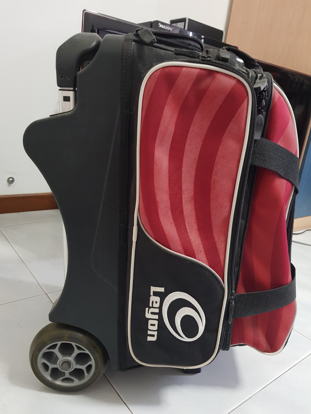 Leyon 2 ball bowling bag/trolley, Sports, Sports & Games Equipment on Carousell