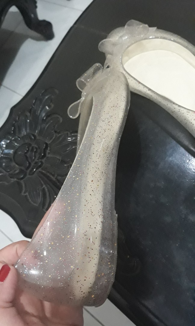 Sepatu kaca merk Heart, Fesyen Wanita, Sepatu di Carousell