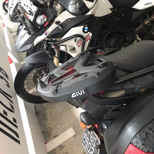 Shad box with givi side boxes ( rack can be included), Motorcycles ...