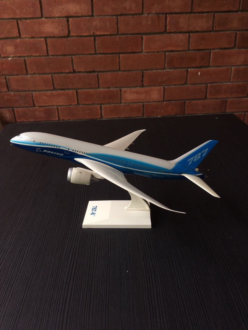 Boeing 787 Dreamliner Model, Hobbies & Toys, Toys & Games on Carousell
