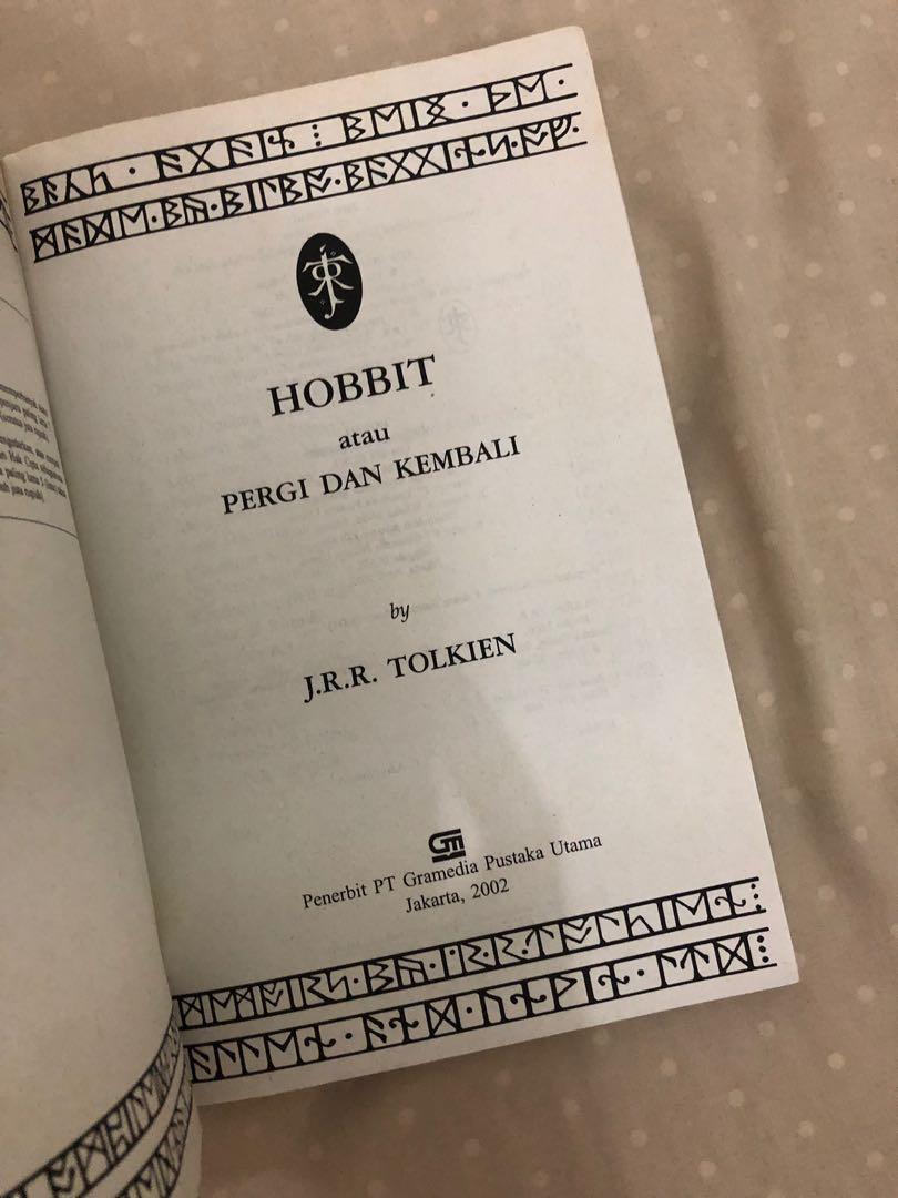 Buku the hobbit jrr tolkien original, Buku & Alat Tulis, Buku di Carousell
