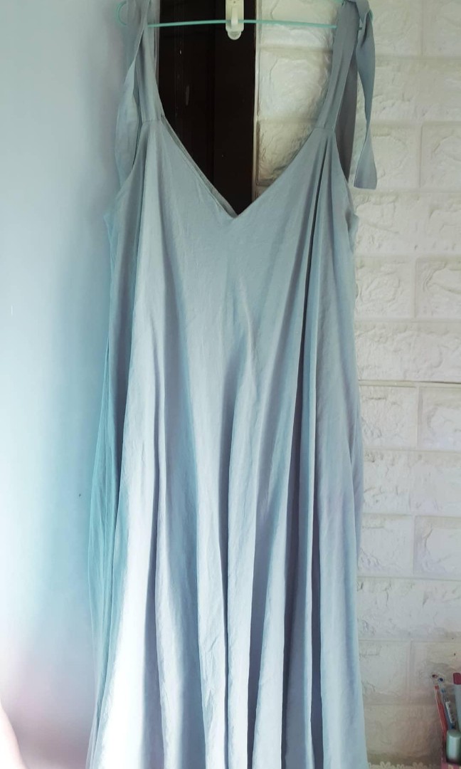 V-cut dress, Women's Fashion, Dresses & Sets, Dresses on Carousell