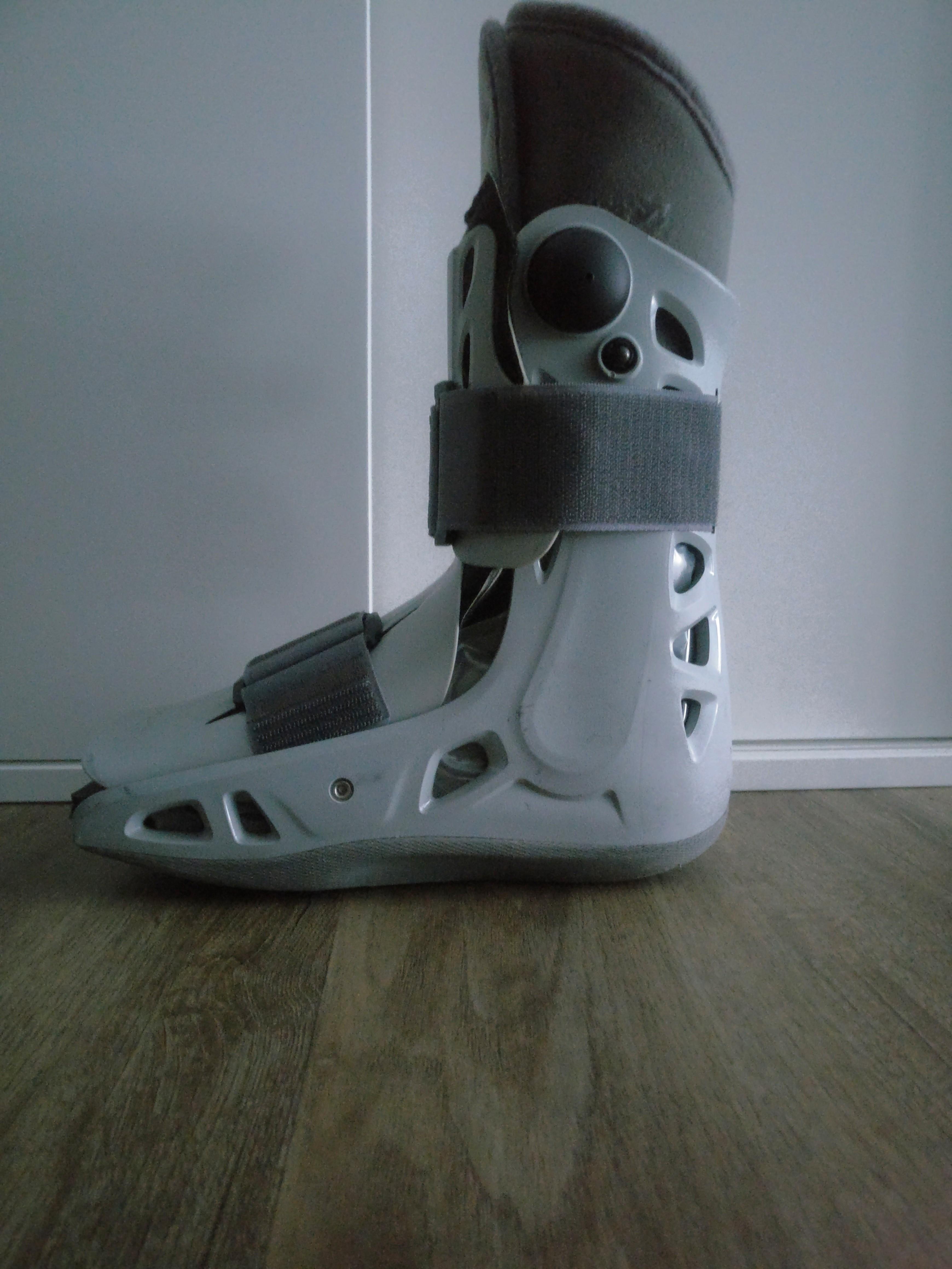 Aircast AirSelect Short walking boot - Small, Health & Nutrition ...