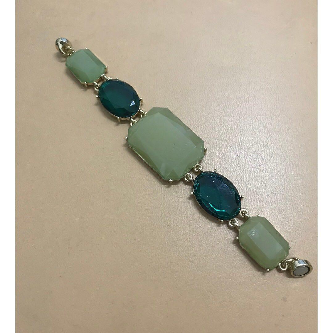 Antique Emerald Gold Magnetic Lock Bracelet , Women's Fashion, Jewelry ...