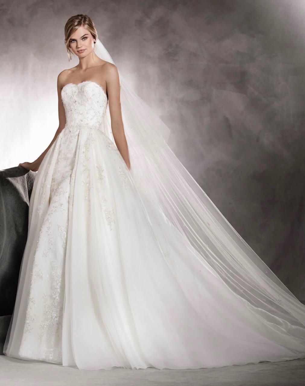 Pronovias Abril Princess Wedding Gown, Women's Fashion, Dresses & Sets ...