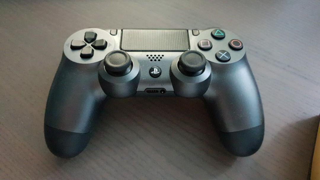 Sony PS4 Dualshock 4 controller (steel black & gold), Video Gaming ...