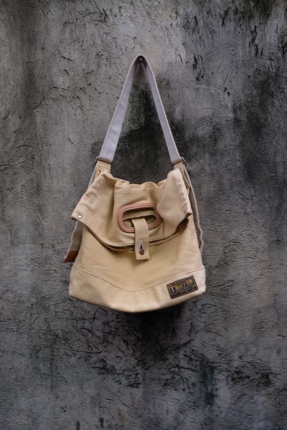 triffer duck canvass 2 waybag, Women's Fashion, Bags & Wallets, Beach ...