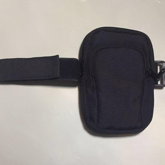 Dual Pocket Arm Pouch. Designed For All Big Handphones. Measurement 17. ...