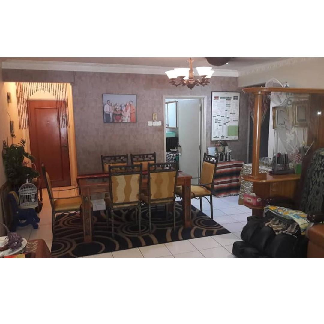 Kondo Seri Hijauan Seksyen 26. Shah Alam. Ground Floor with balcony ...