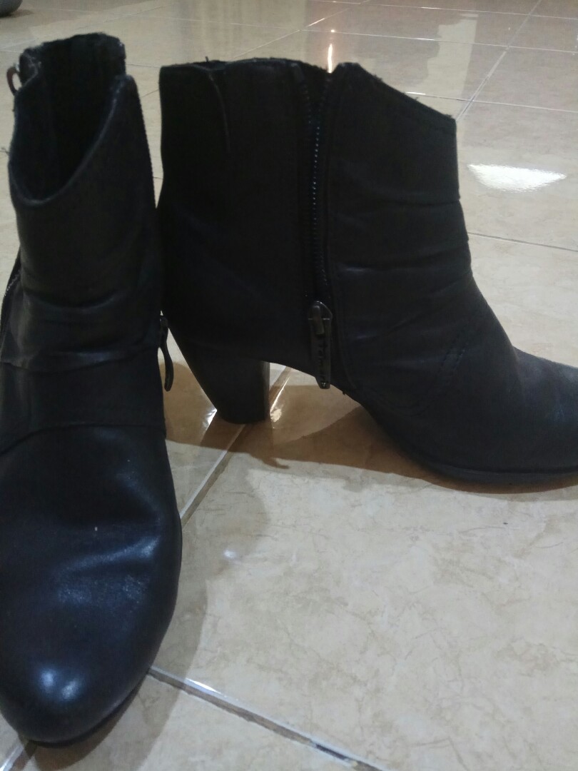 Sepatu Jungle Kulit, Fesyen Wanita, Sepatu di Carousell