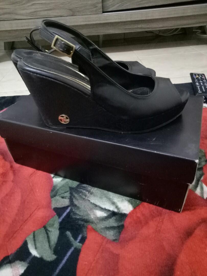 Tricia Lew Original, Women's Fashion, Footwear, Loafers on Carousell