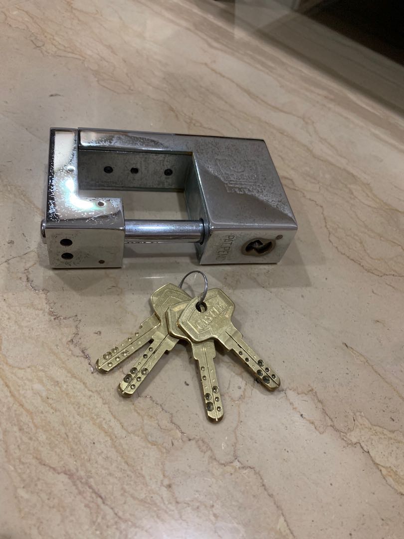 Castle brand metal gate lock for new type bto, Everything Else on Carousell