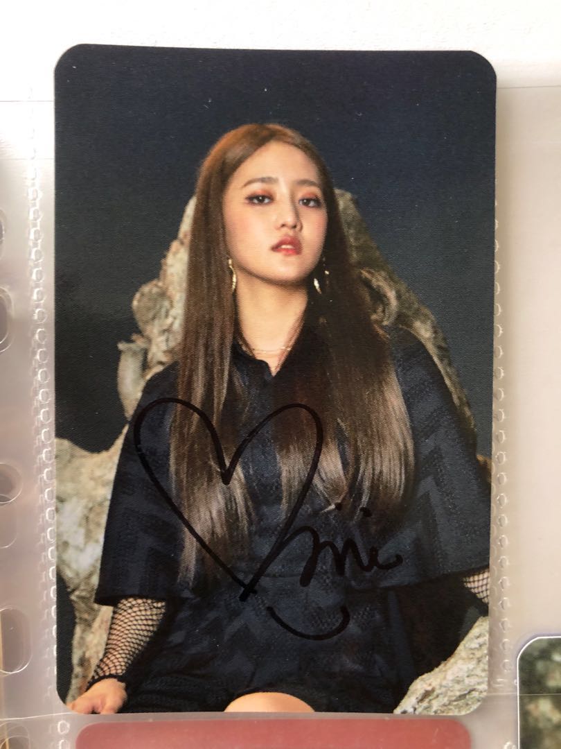 (g)i-dle minnie signed broadcast photocard pc, Hobbies & Toys ...
