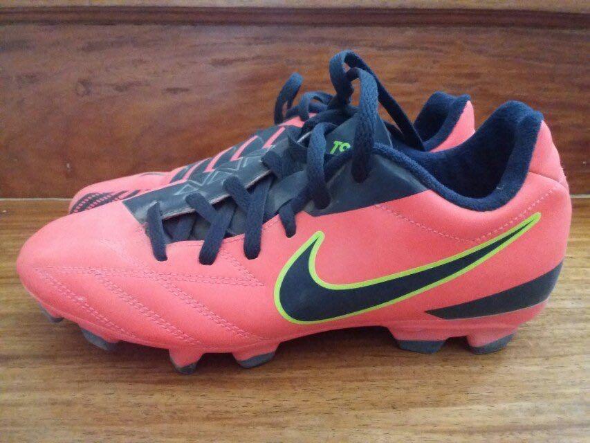 Nike Football Shoes, Men's Fashion, Activewear on Carousell