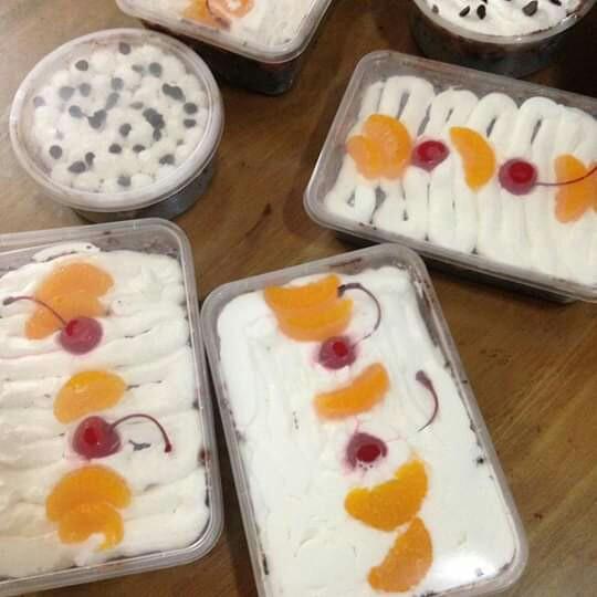 Cake tub, Food & Drinks, Homemade Bakes on Carousell