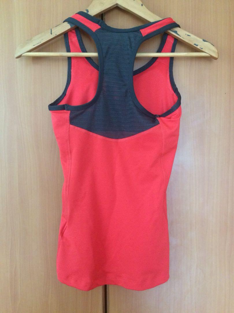 Nike Sports Top, Men's Fashion, Activewear on Carousell
