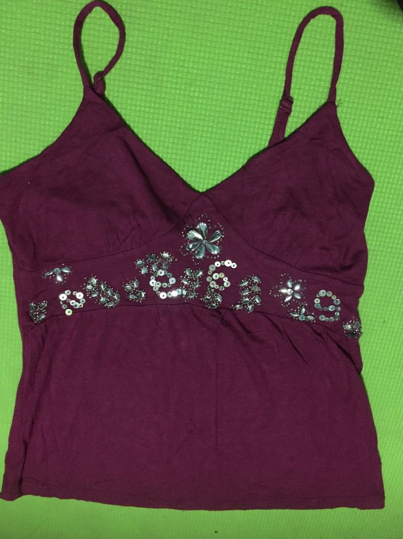 Sexy V-cut top Burgundy, Women's Fashion, Tops, Sleeveless on Carousell