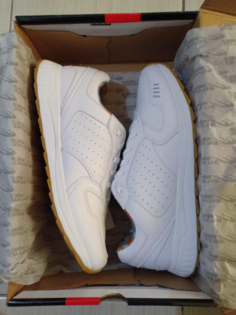 WORLD BALANCE White Shoes with Bounce Pad Insole System., Men's Fashion ...