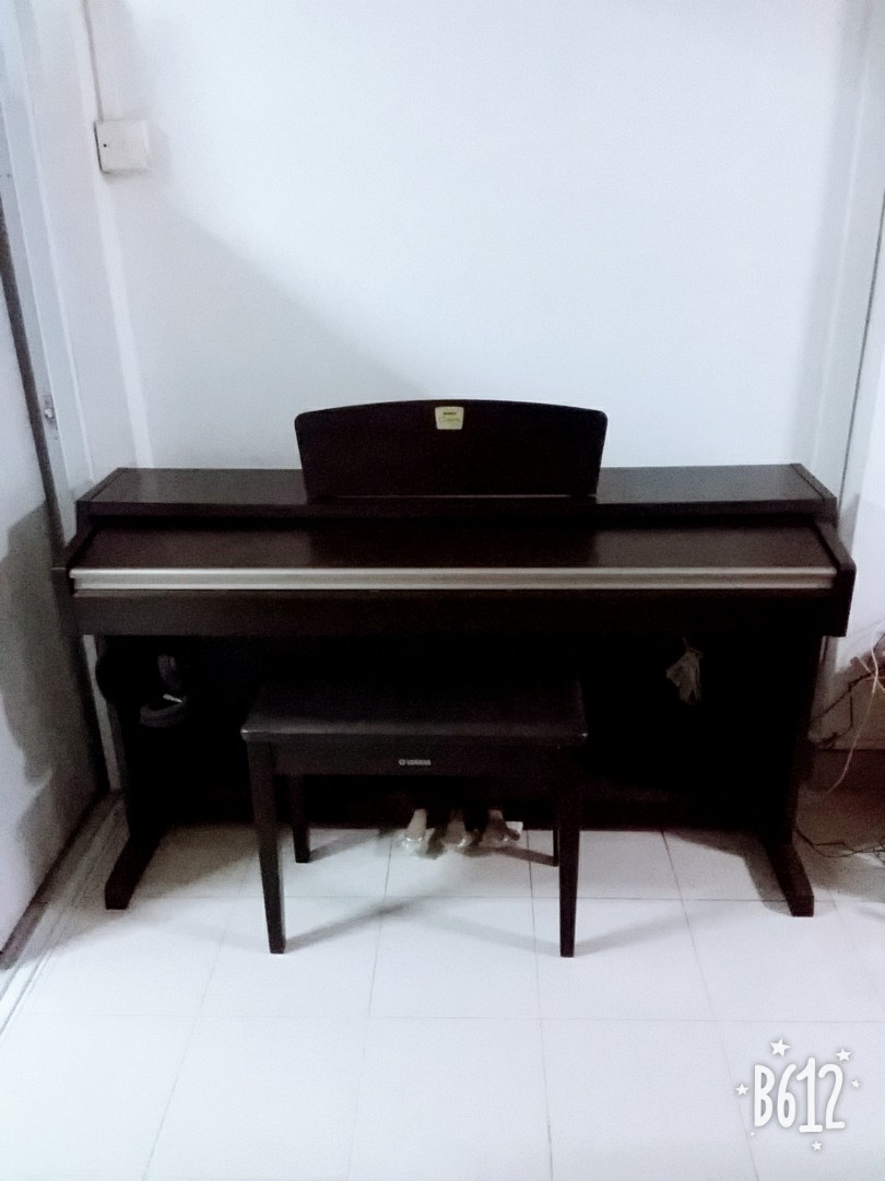 Yamaha Clavinova CLP-220 Digital Piano with Bench, Hobbies & Toys ...