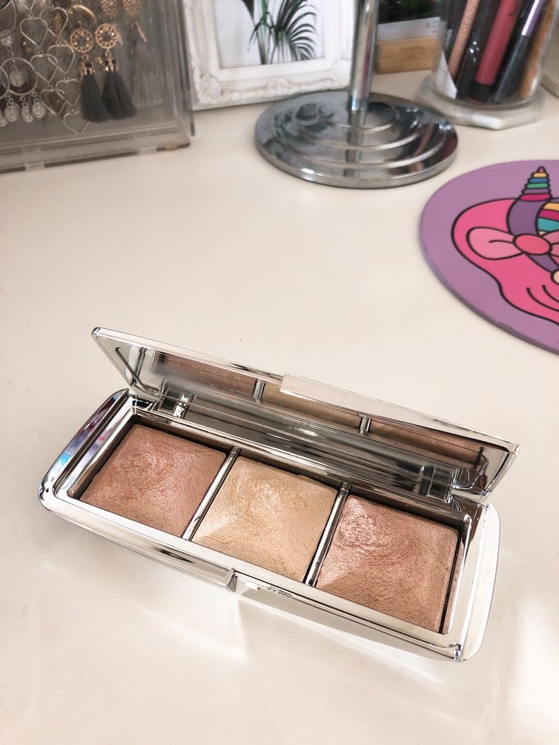 Hourglass Ambient Metallic Strobe Lighting Palette Beauty And Personal Care Face Makeup On
