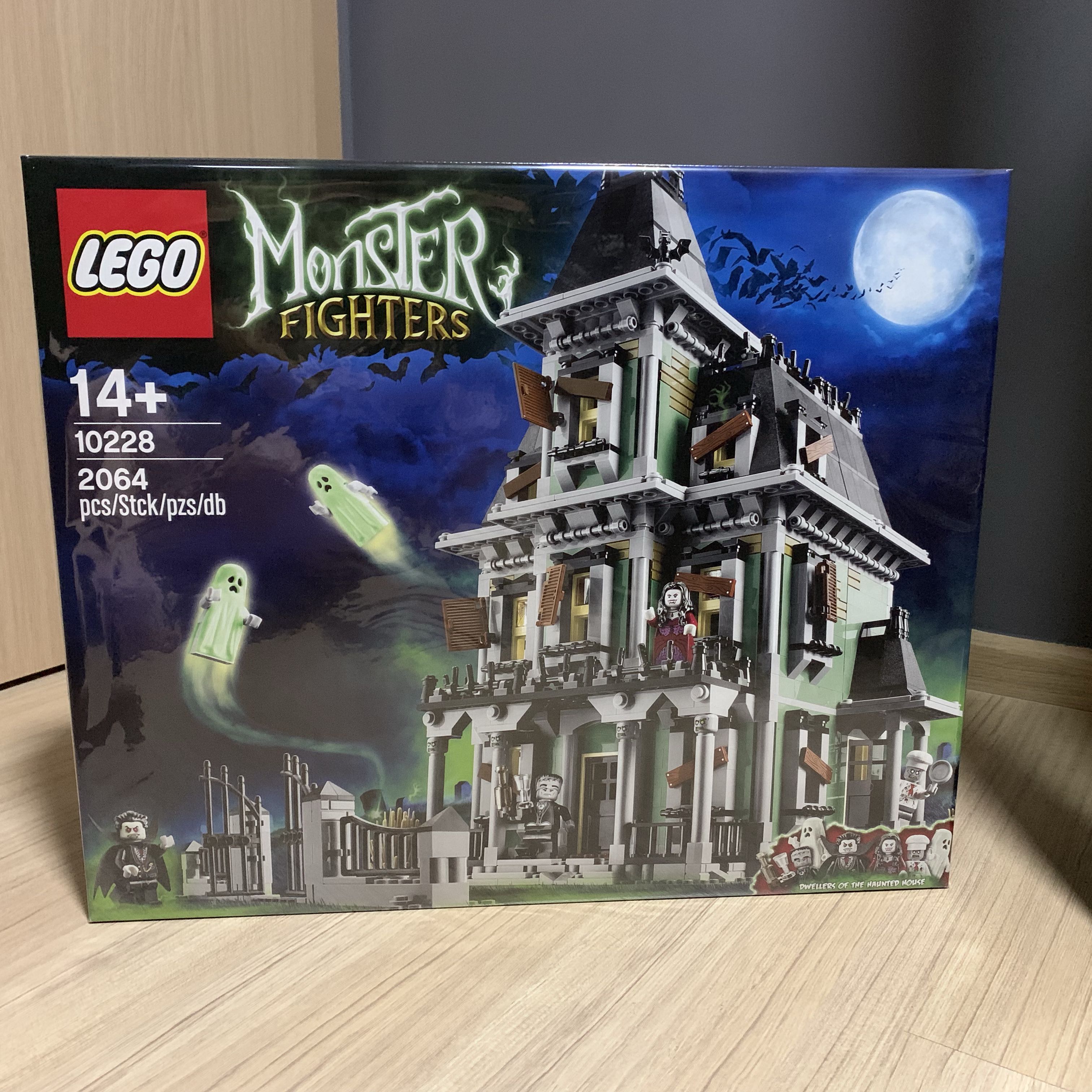 Lego 10228 Haunted House (Retired Set), Hobbies & Toys, Toys & Games on ...