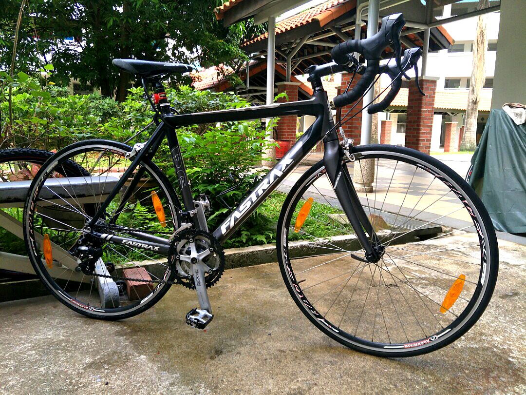 Premium Taiwan Fastrax R6 roadbike, size 52, Sports Equipment, Bicycles ...
