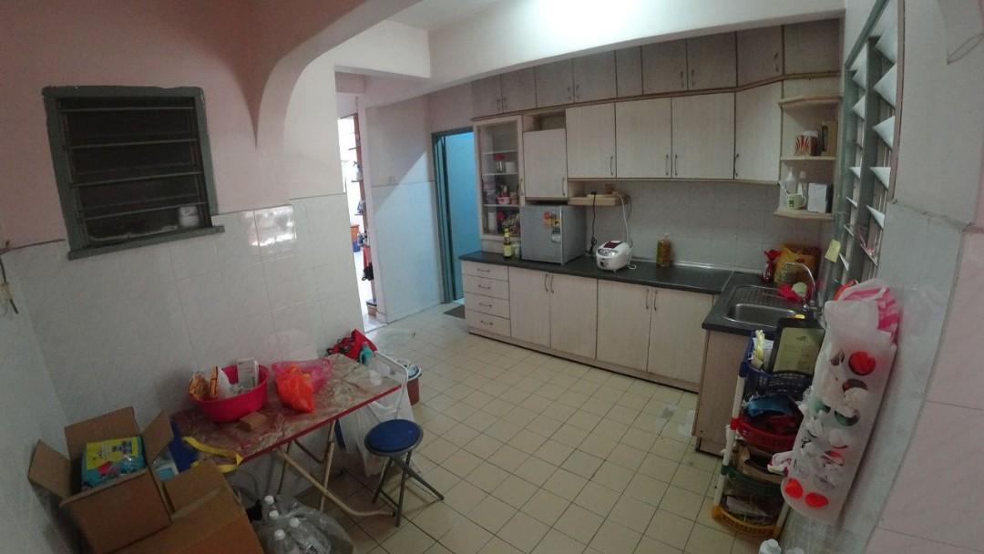 [Near LRT] Freehold Renovated Double Storey Intermediate House USJ 13 ...