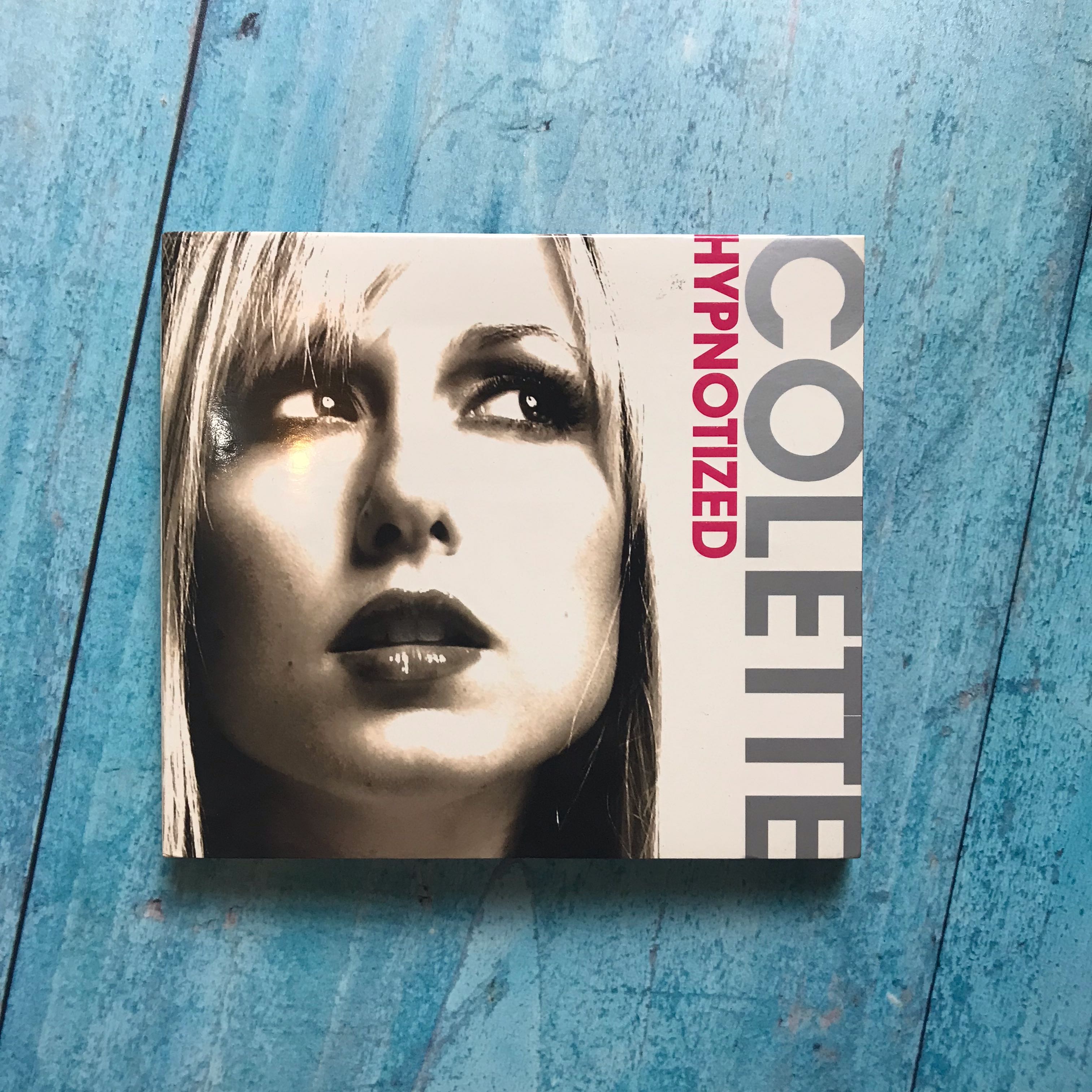 COLETTE-HYPNOTIZED 專輯, 書籍、休閒與玩具, 收藏、紀念品, 明星週邊在旋轉拍賣