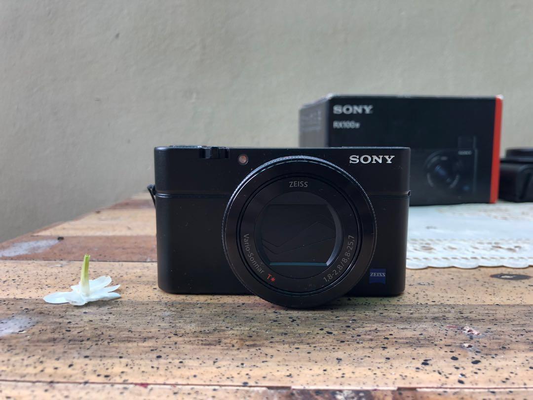 Sony RX100 Mark IV, Photography, Cameras on Carousell