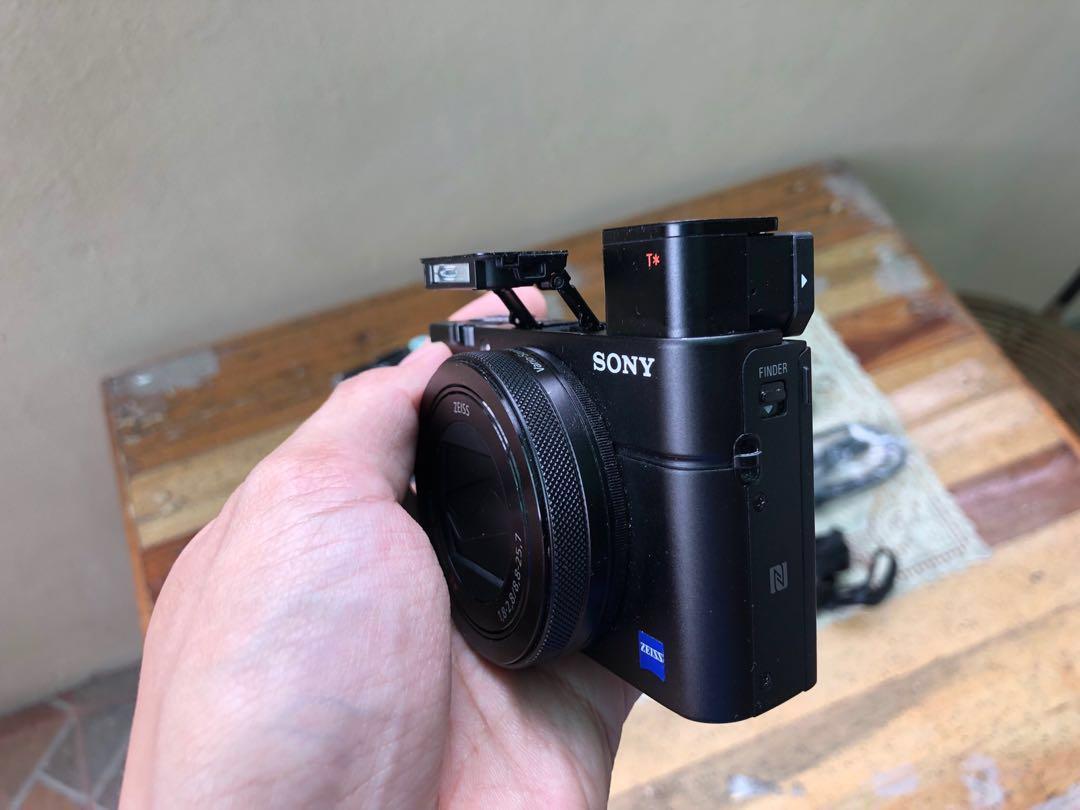 Sony RX100 Mark IV, Photography, Cameras on Carousell
