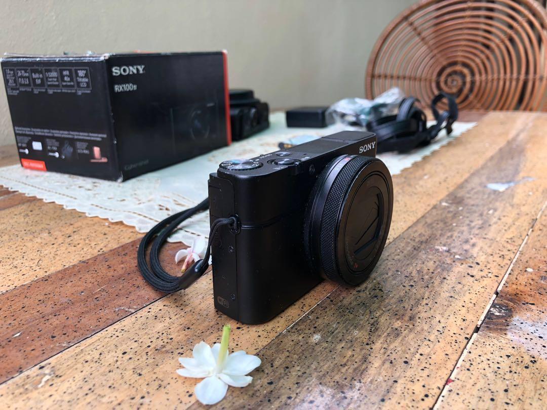 Sony RX100 Mark IV, Photography, Cameras on Carousell
