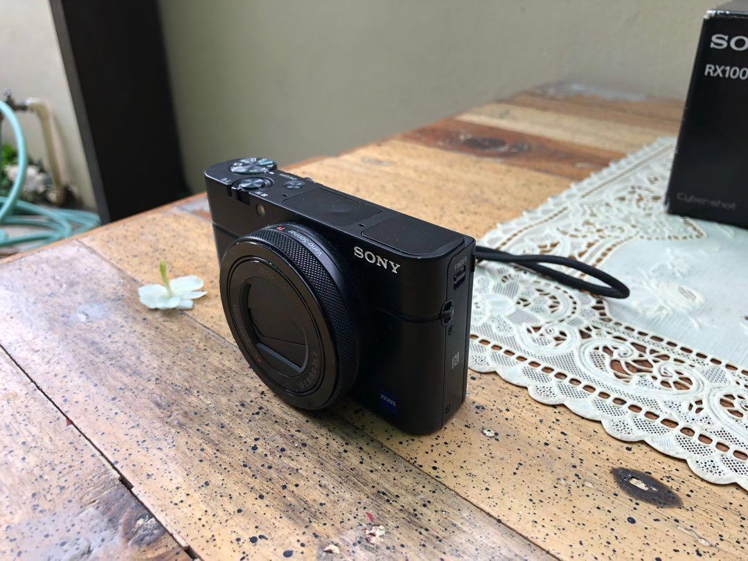 Sony RX100 Mark IV, Photography, Cameras on Carousell