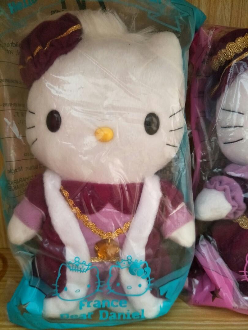 Hello Kitty (France King and Queen) 1 pair, Hobbies & Toys, Toys ...