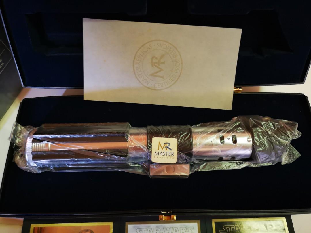 Master Replicas Star Wars collection - Darth Vader signature edition ...