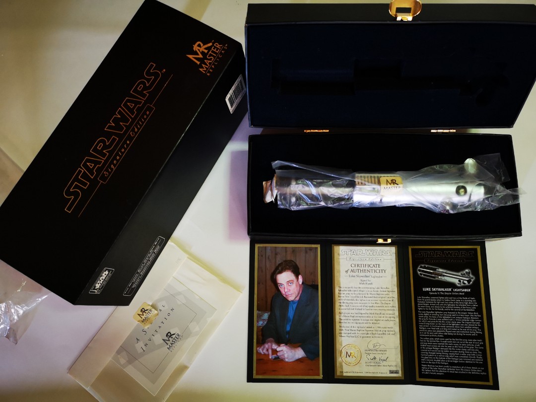 Master Replicas Star Wars collection - Luke Skywalker signature ...