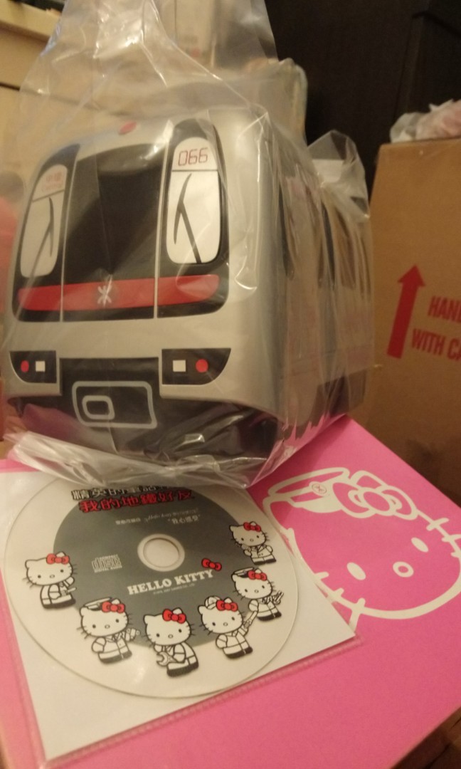 Hello kitty x MTR, 興趣及遊戲, 旅行, 旅遊 - 旅行必需品及用品 - Carousell