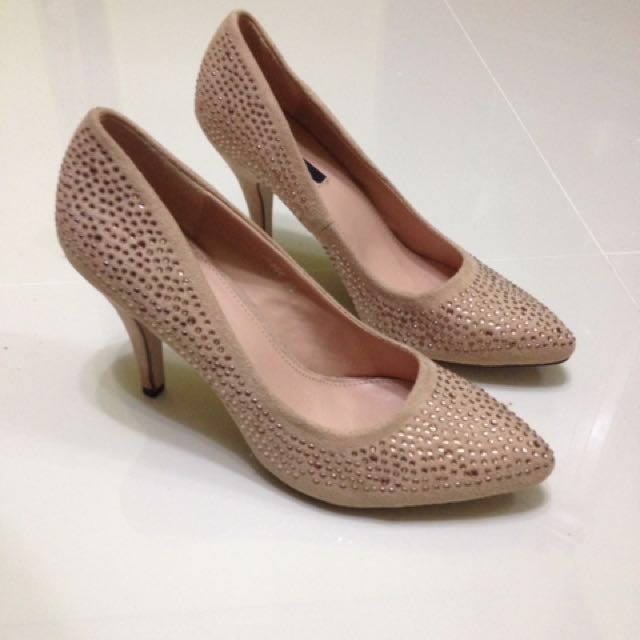Nose Shoes, Women's Fashion, Footwear, Flats on Carousell