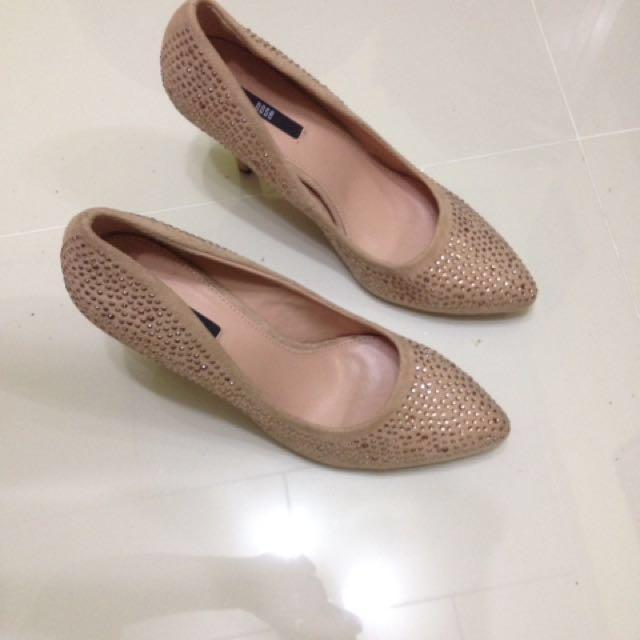 Nose Shoes, Women's Fashion, Footwear, Flats on Carousell