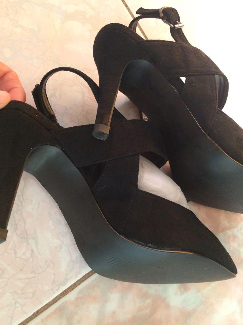 Authentic CLN heels, Women's Fashion, Footwear, Heels on Carousell