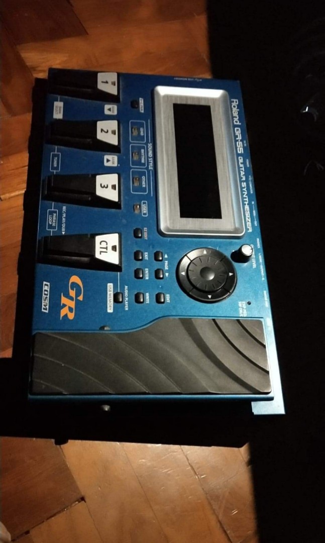 Roland gr55 pedal/GK pickup, Hobbies & Toys, Music & Media, Musical ...