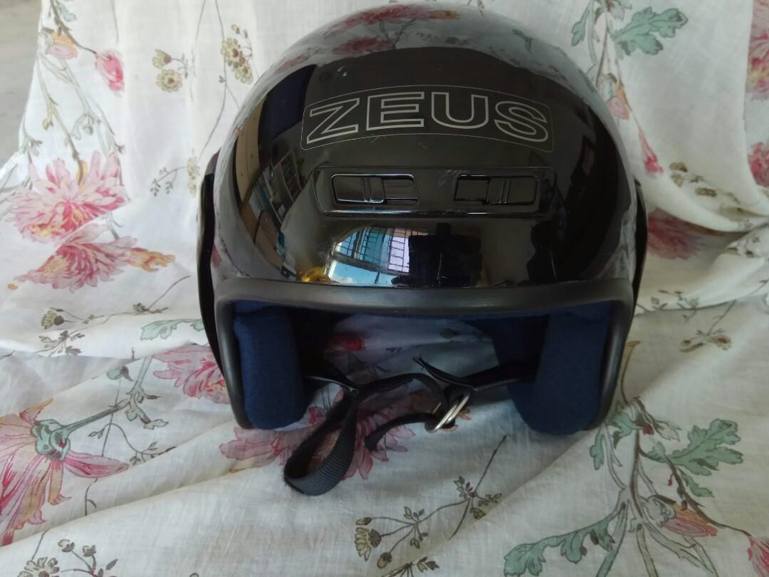 ZEUS helmet, Motorcycles, Motorcycle Accessories on Carousell