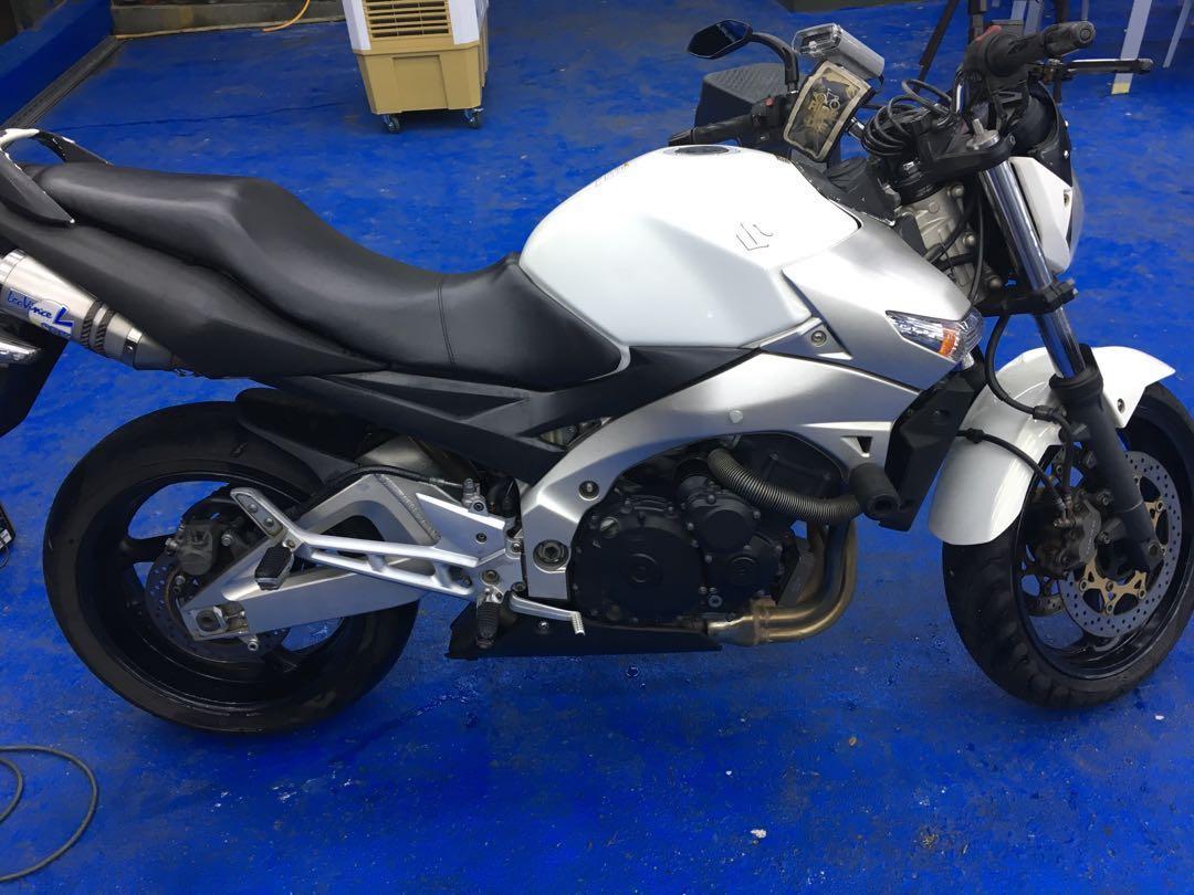 White Suzuki GSR 400 for sale. Class 2A, Motorcycles, Motorcycles for Sale, Class 2A on Carousell